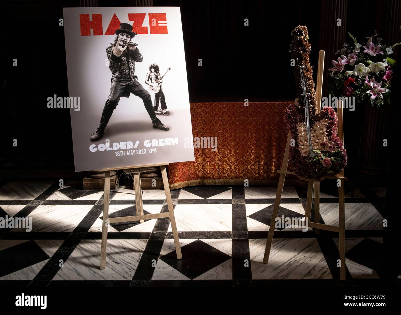 © Jeff Moore The funeral of Doktor Haze, the showman behind The Circus ...