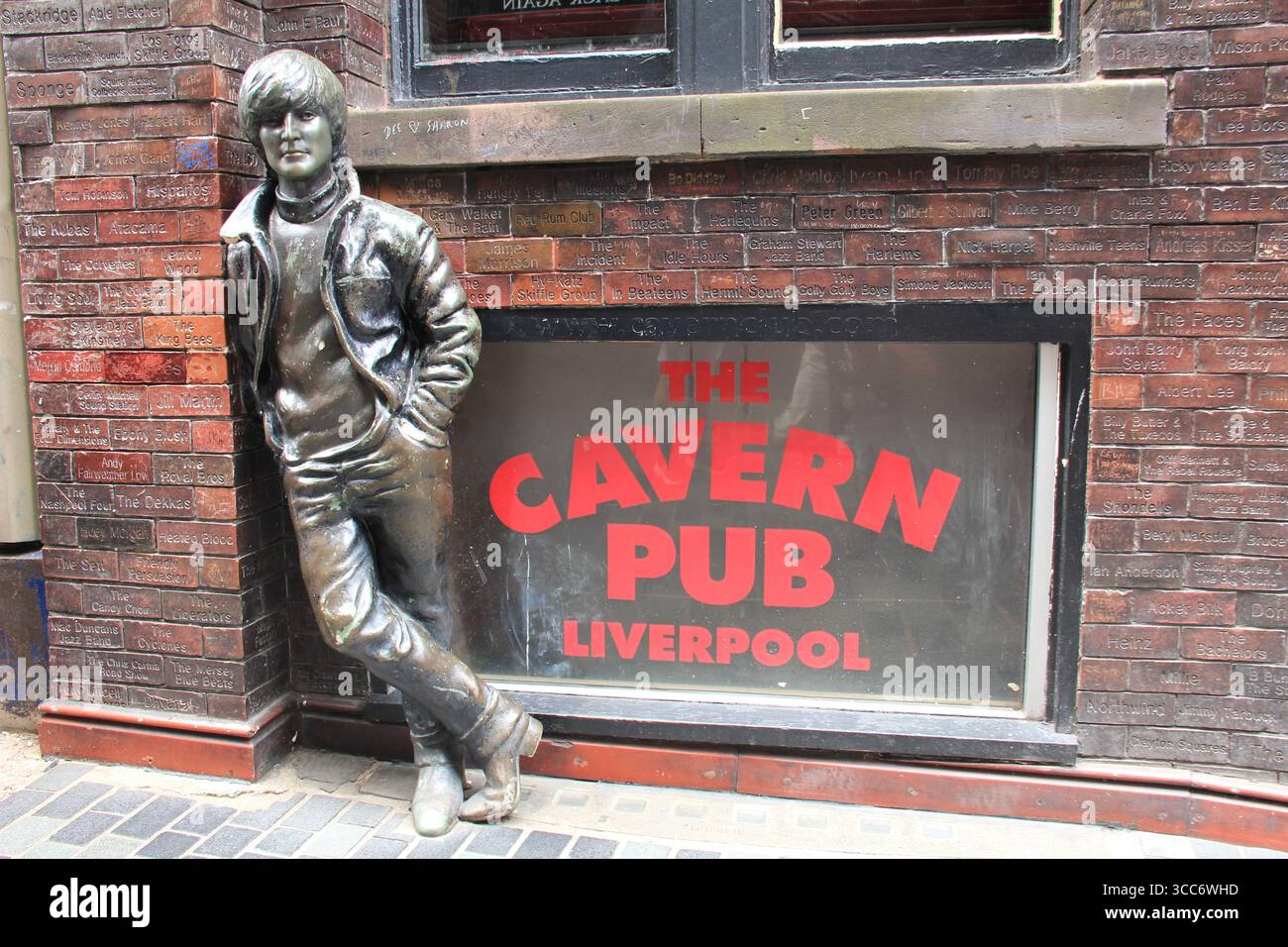Mathew street liverpools cavern hi-res stock photography and images - Alamy