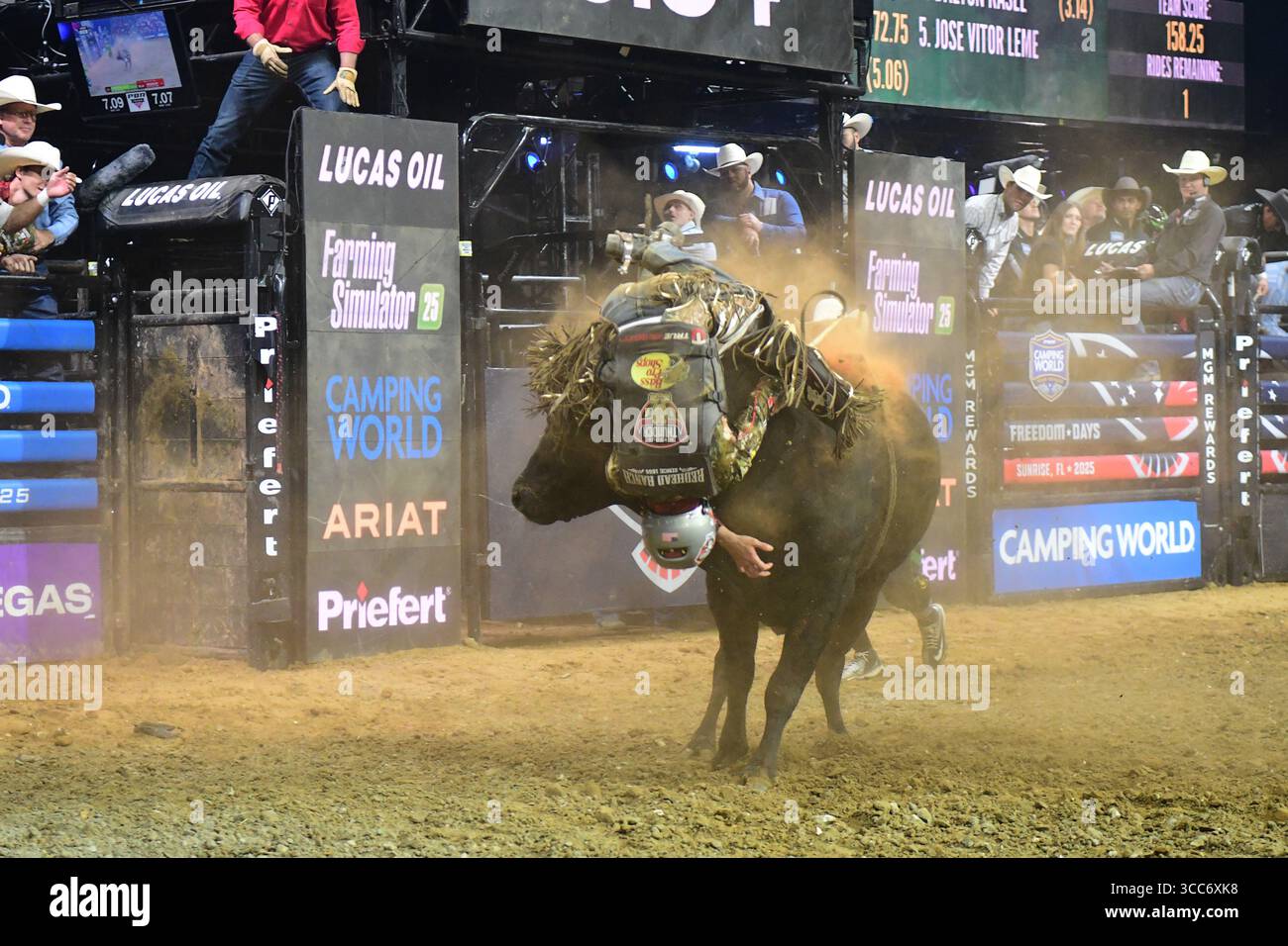 Boudreaux Campbell, of the Missouri Thunder, falls off Always Been Crazy at the PBR Teams ...