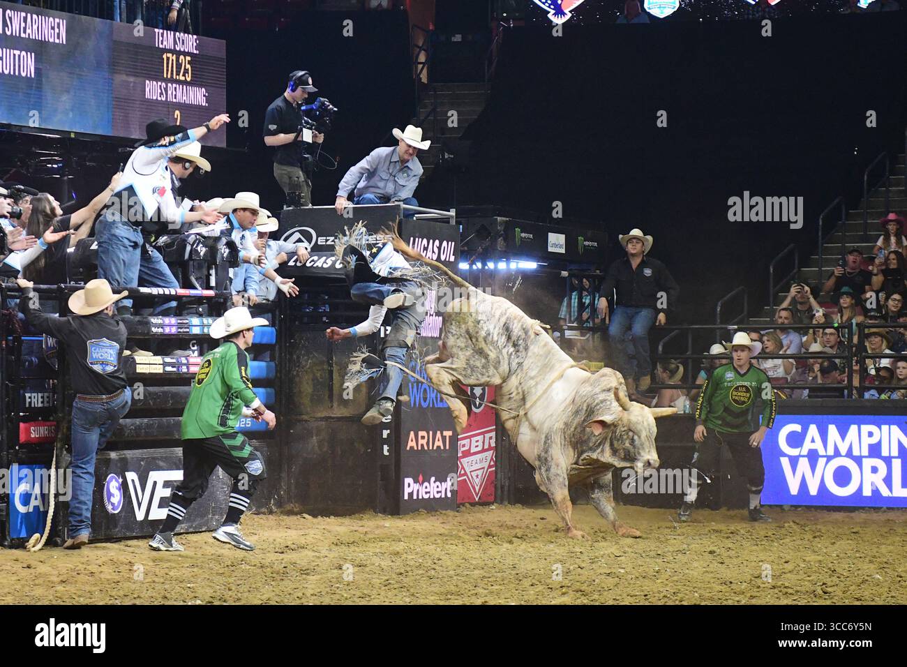 Daylon Swearingen, of the Carolina Cowboys, is bucked off of Silver ...