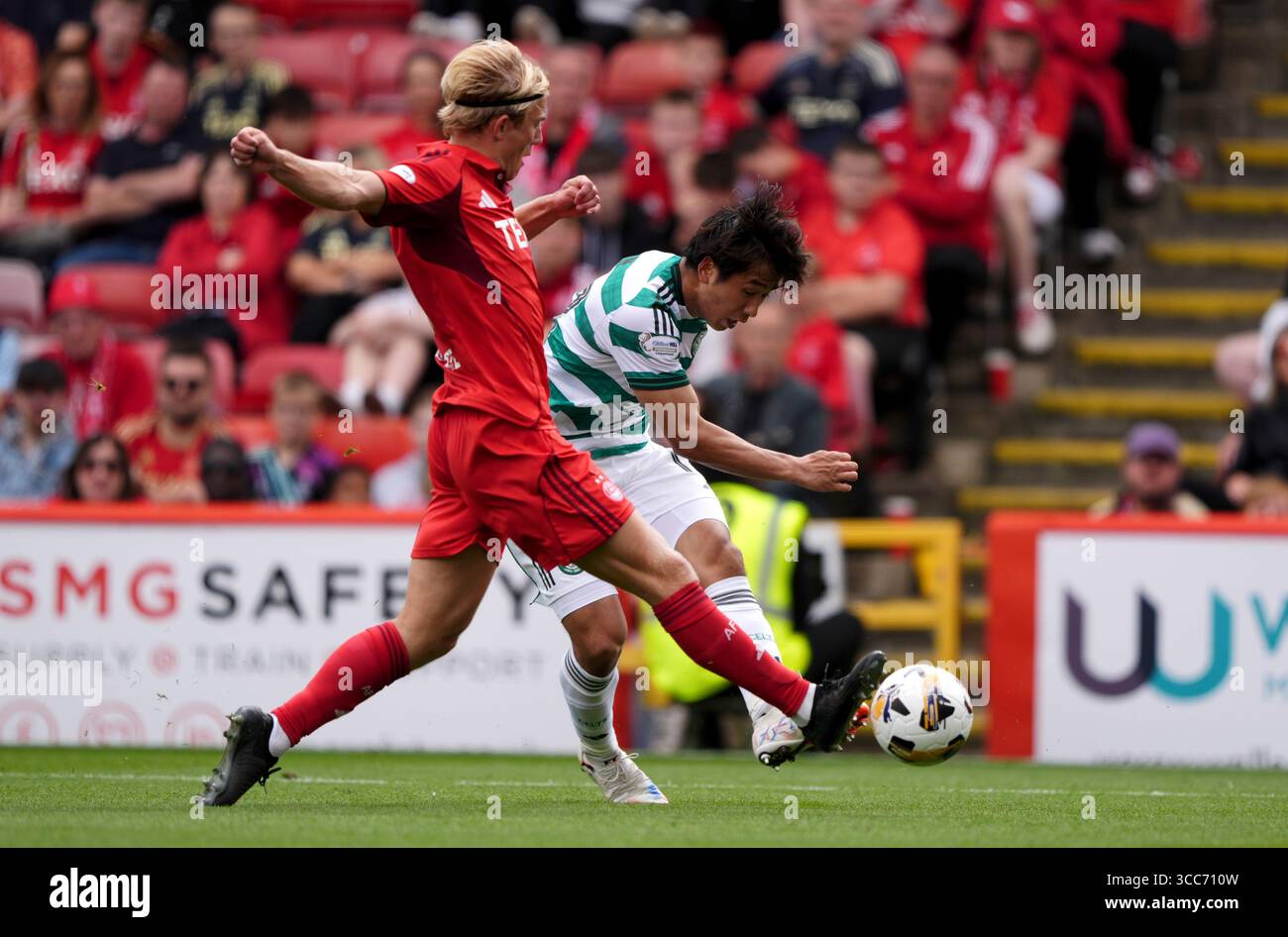 Celtic's Shin Yamada shoots at goal during the William Hill Premiership ...
