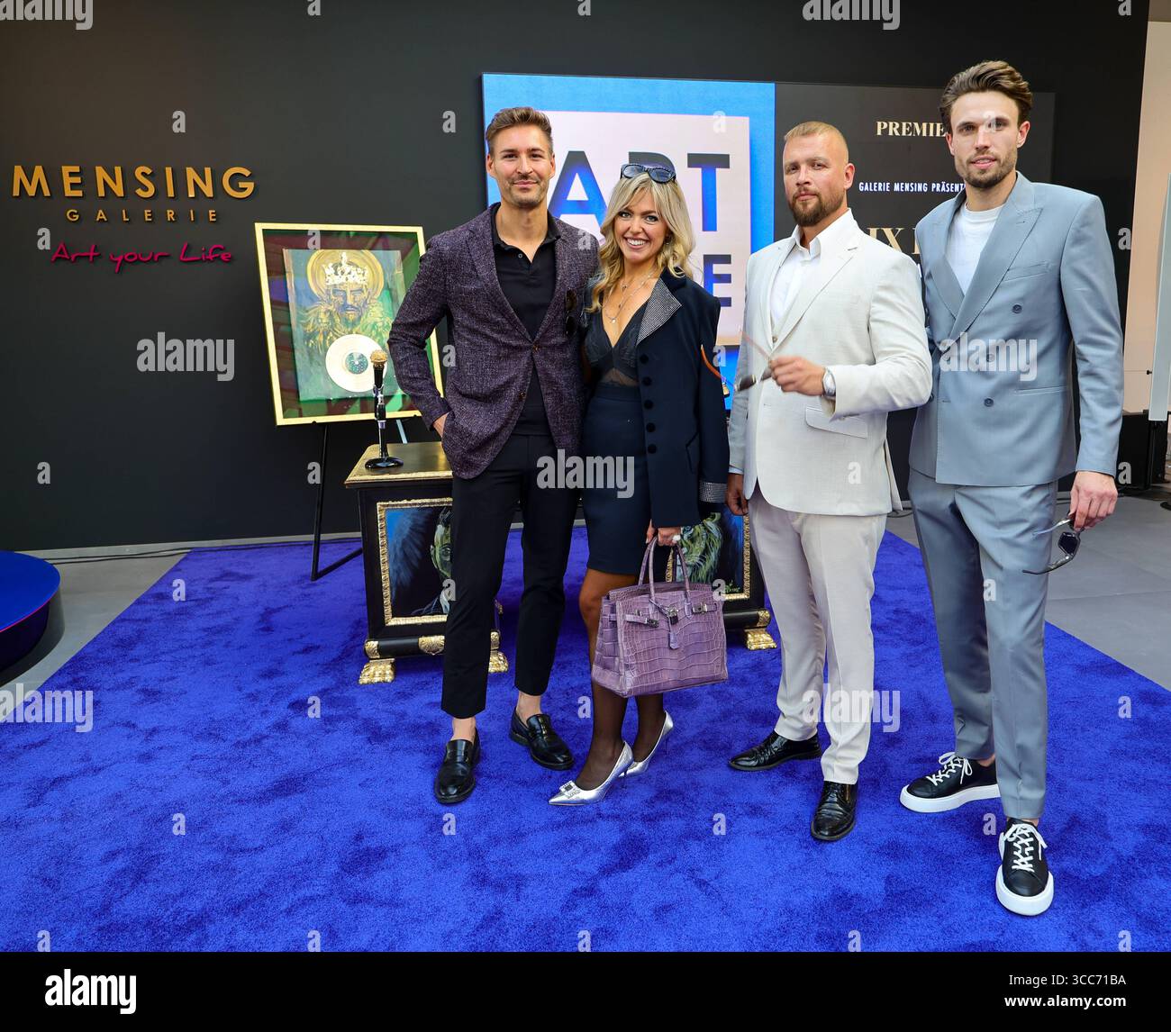 GRAND OPENING - FELIX BLUME IM ART CUBE - L-R Sebastian Klein ...