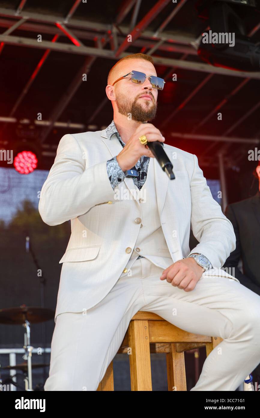 GRAND OPENING - FELIX BLUME IM ART CUBE - Exklusive Live Performance ...