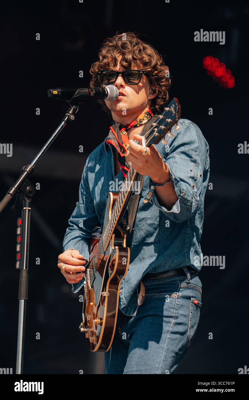 Newquay, Cornwall, UK. 10/08/2025. Bradley Simpson live concert at ...