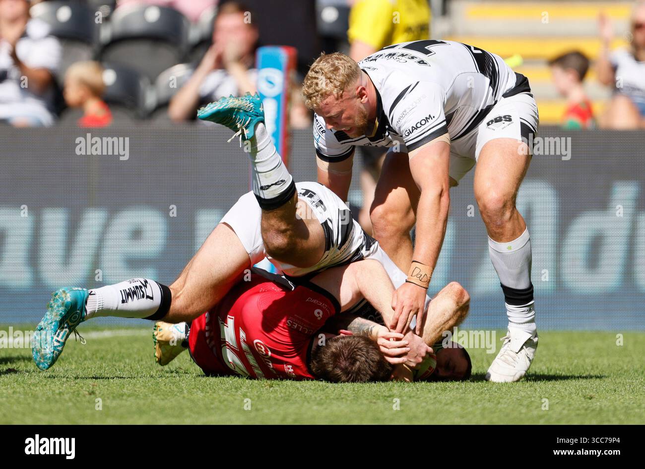 Hull FC's Cade Cust scores their ninth try during the Betfred Super ...