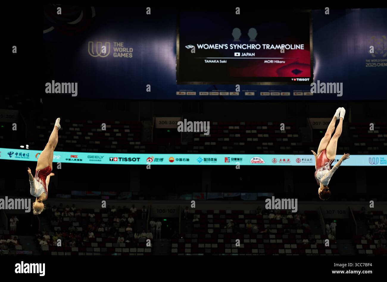 (250810) -- CHENGDU, Aug. 10, 2025 (Xinhua) -- Tanaka Saki/Mori Hikaru ...