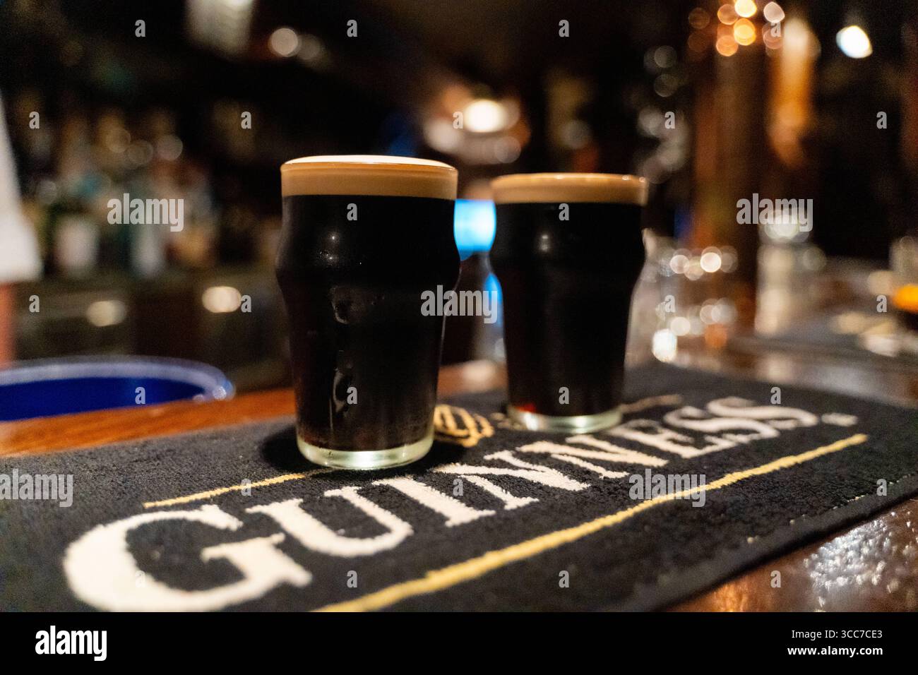 Theke a hi-res stock photography and images - Alamy