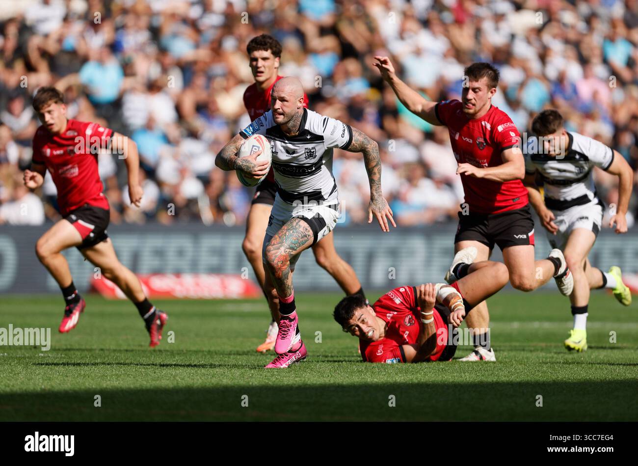 Hull FC's Zak Hardaker breaks through during the Betfred Super League ...