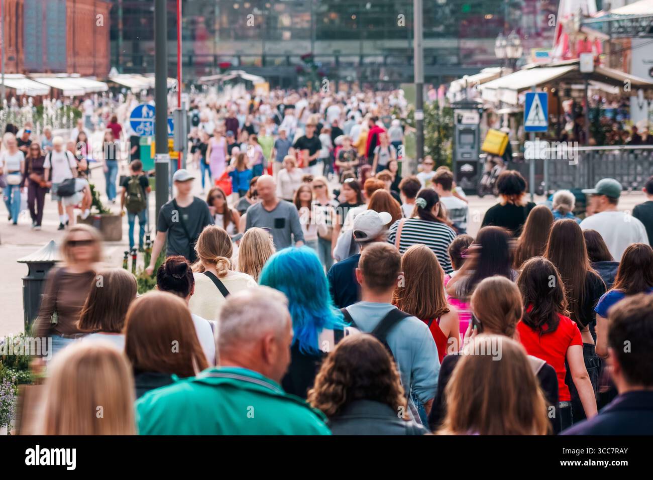 Pedestrian sunny crowd busy diverse hi-res stock photography and images ...