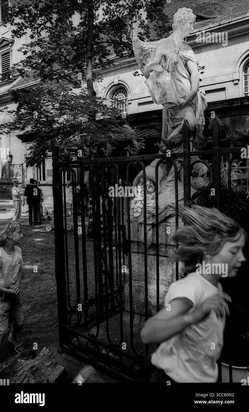 Sophie Engel Deutschland, Berlin, 13.06.1992, Engel im Garten der ...
