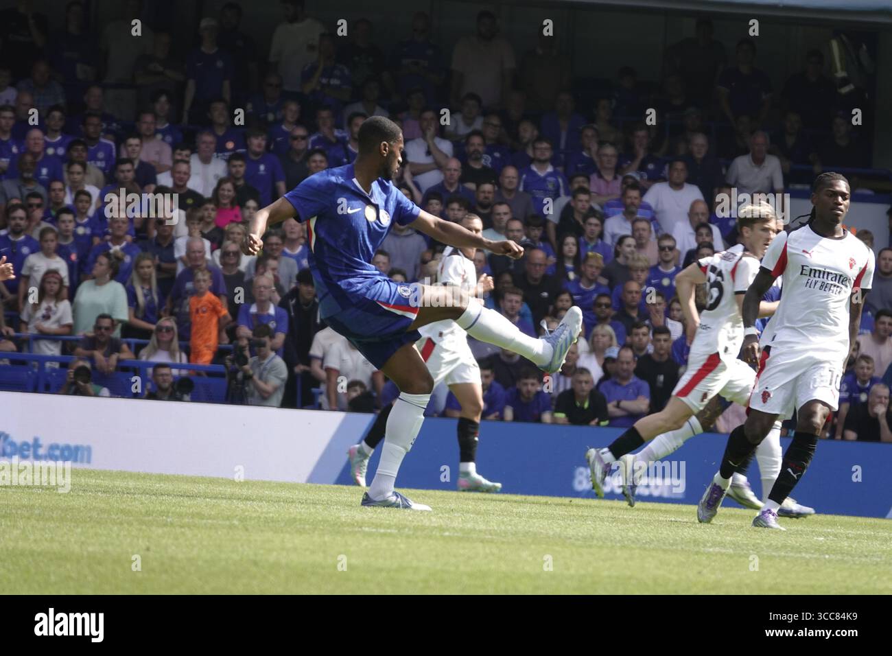 Chelsea, London, UK. 10th Aug, 2025. Caicedo clears the lines during ...