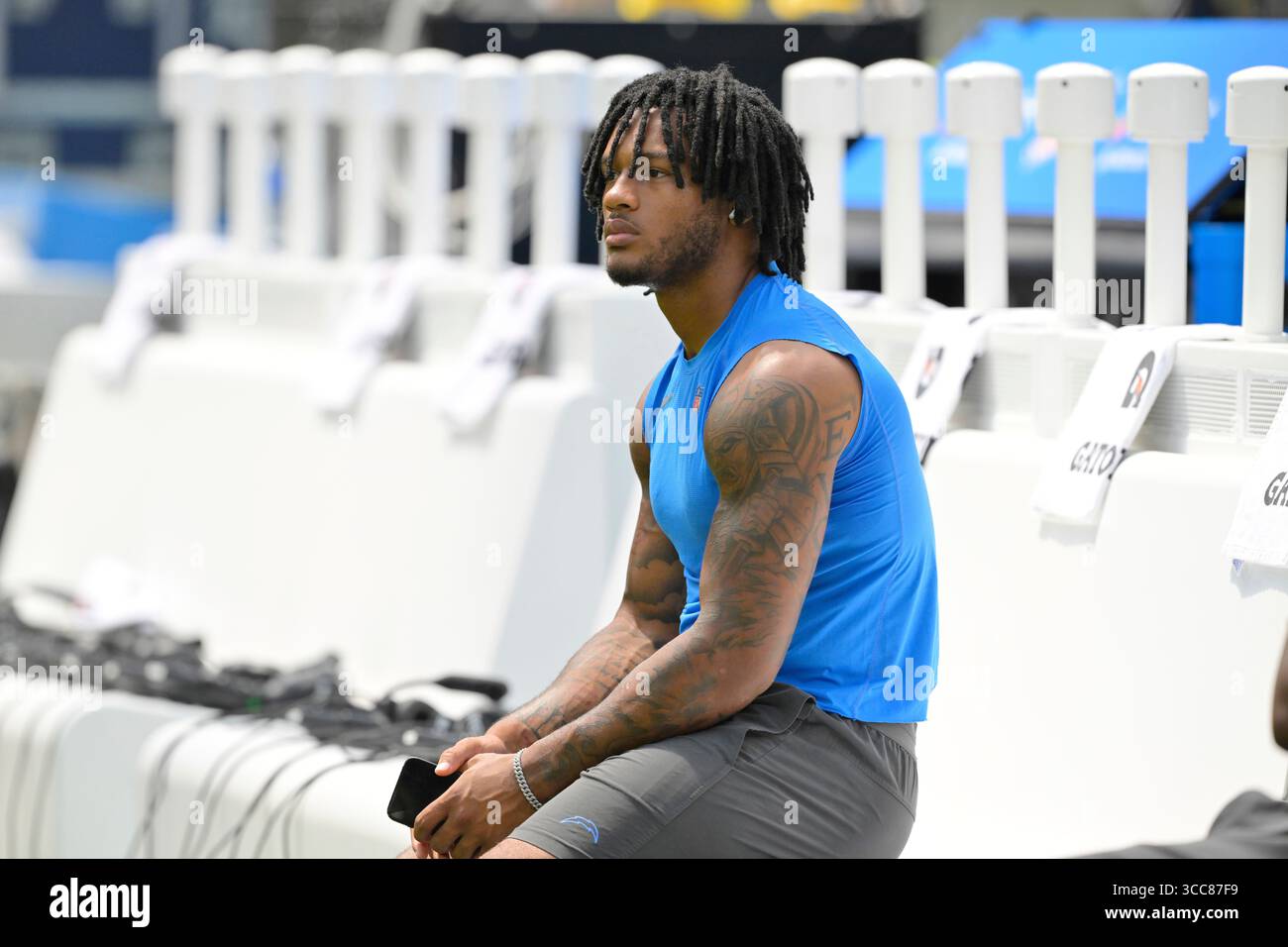Los Angeles Chargers running back Omarion Hampton warms up before a ...