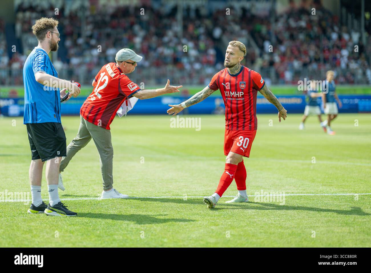 Tim Janssen, Peter Barth, Niklas Dorsch (FC Heidenheim, #30) GER, 1. FC ...