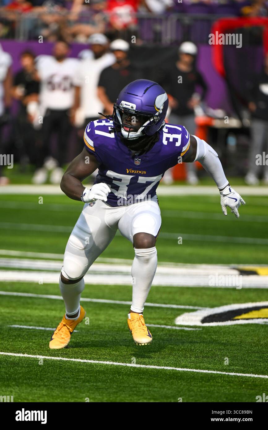 Minnesota Vikings cornerback Tavierre Thomas (37) defends against the ...