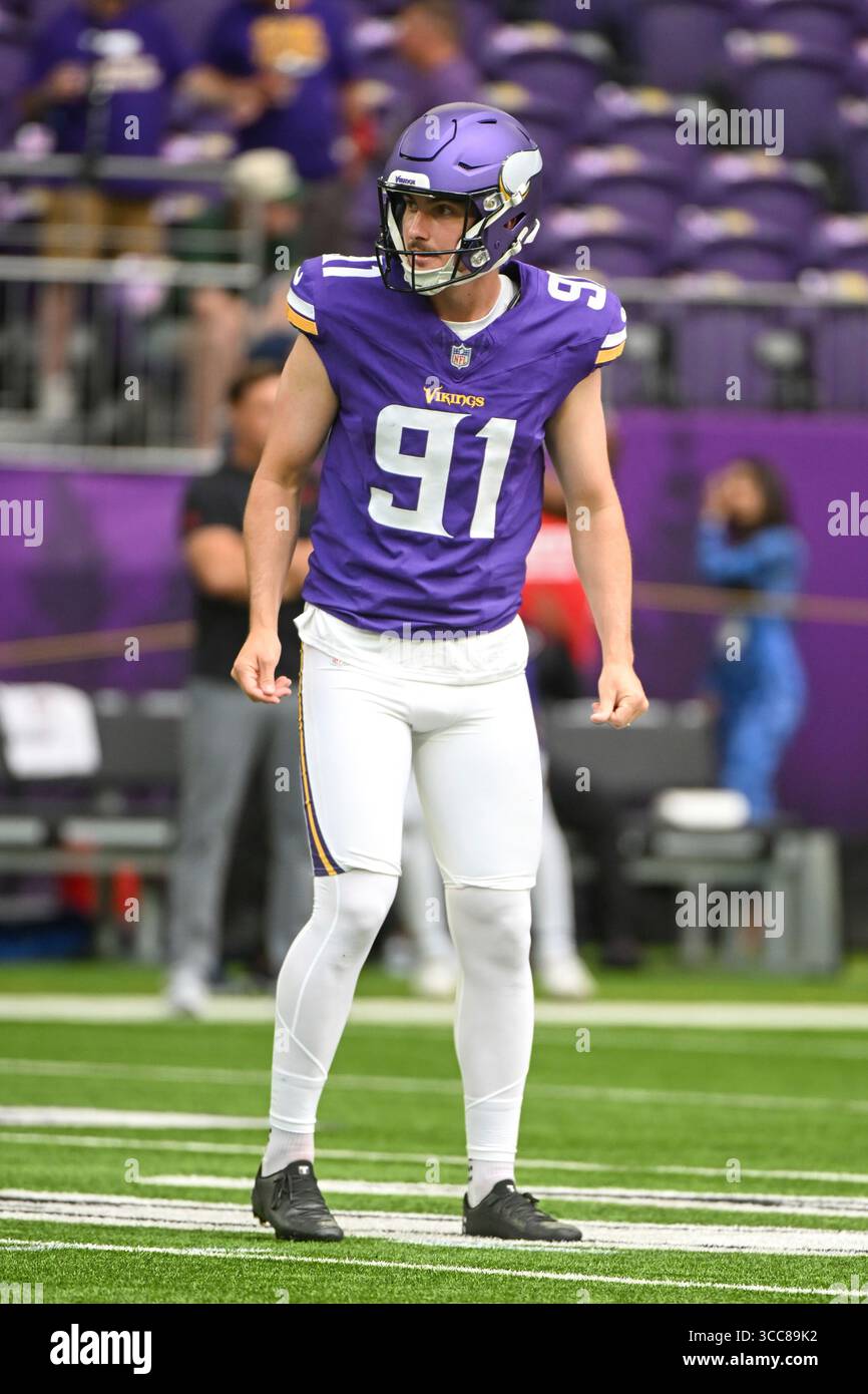 Minnesota Vikings punter Oscar Chapman (91) warms up before their game ...