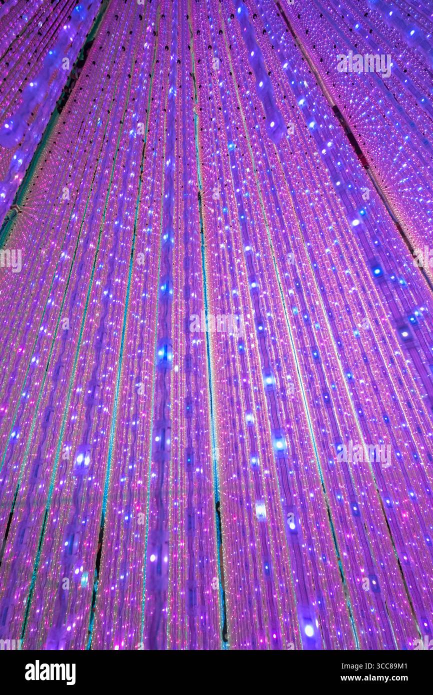 The Infinite Crystal Universe exhibit in the teamLab Planets Modern art ...