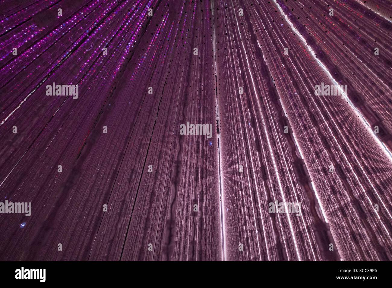 The Infinite Crystal Universe exhibit in the teamLab Planets Modern art ...