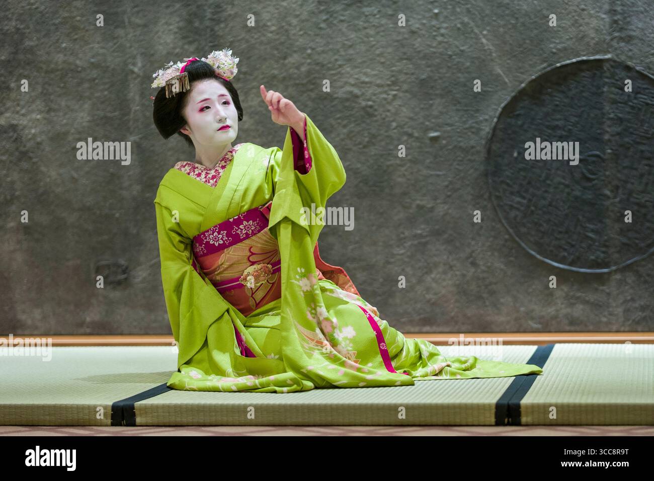 Maiko performing traditional Japanese dance for guest at the Hyatt ...