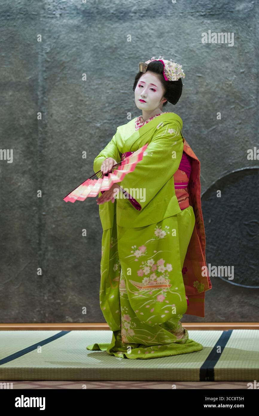 Maiko performing traditional Japanese dance for guest at the Hyatt ...