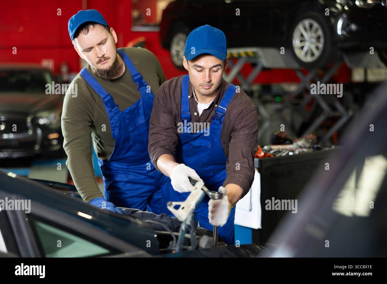 Two guys in car hi-res stock photography and images - Alamy