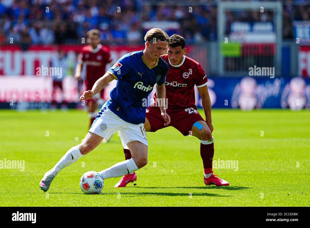 Jonas Therkelsen (Holstein Kiel, #10), Stefano Russo (DSC Arminia ...