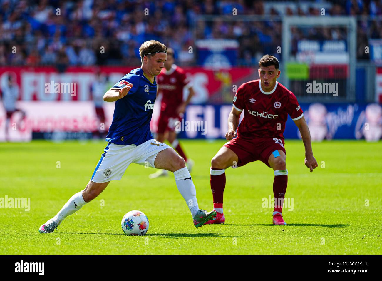 Jonas Therkelsen (Holstein Kiel, #10), Stefano Russo (DSC Arminia ...