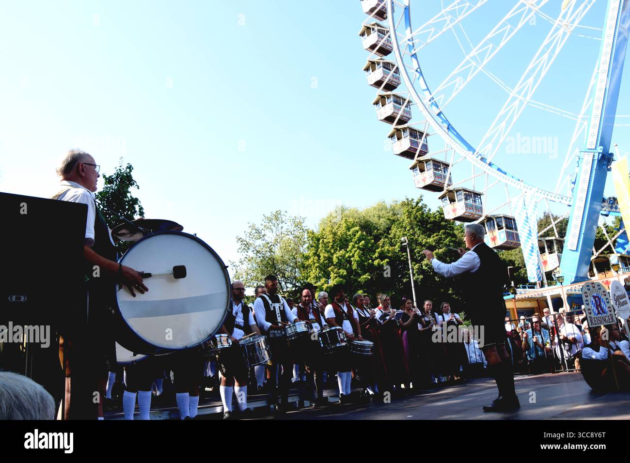 Frank Feulner Kapellmeister der Straubinger Volksfestmusikanten ...