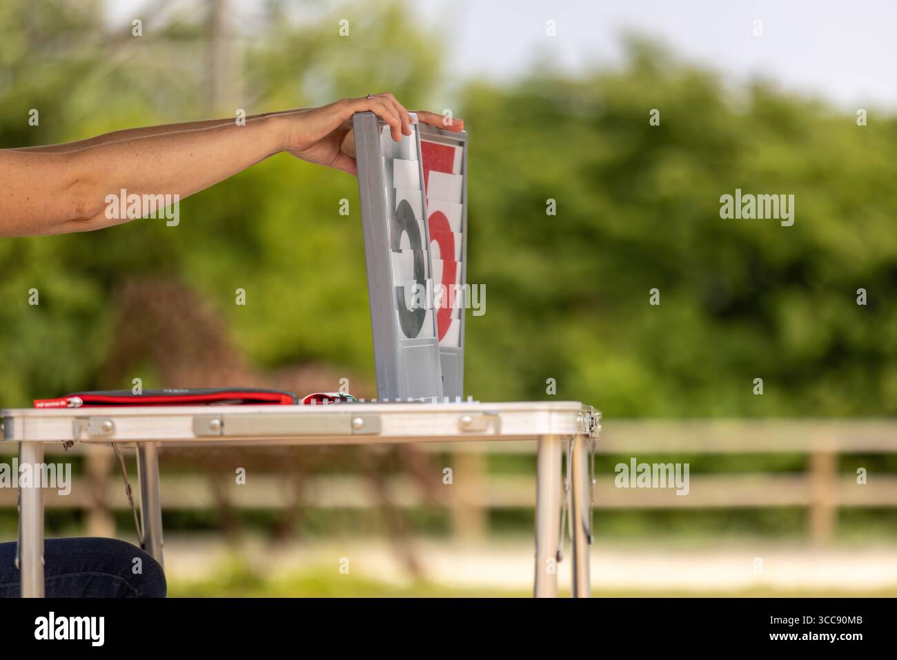 Equestrian competition judge showing score card – horse riding event ...