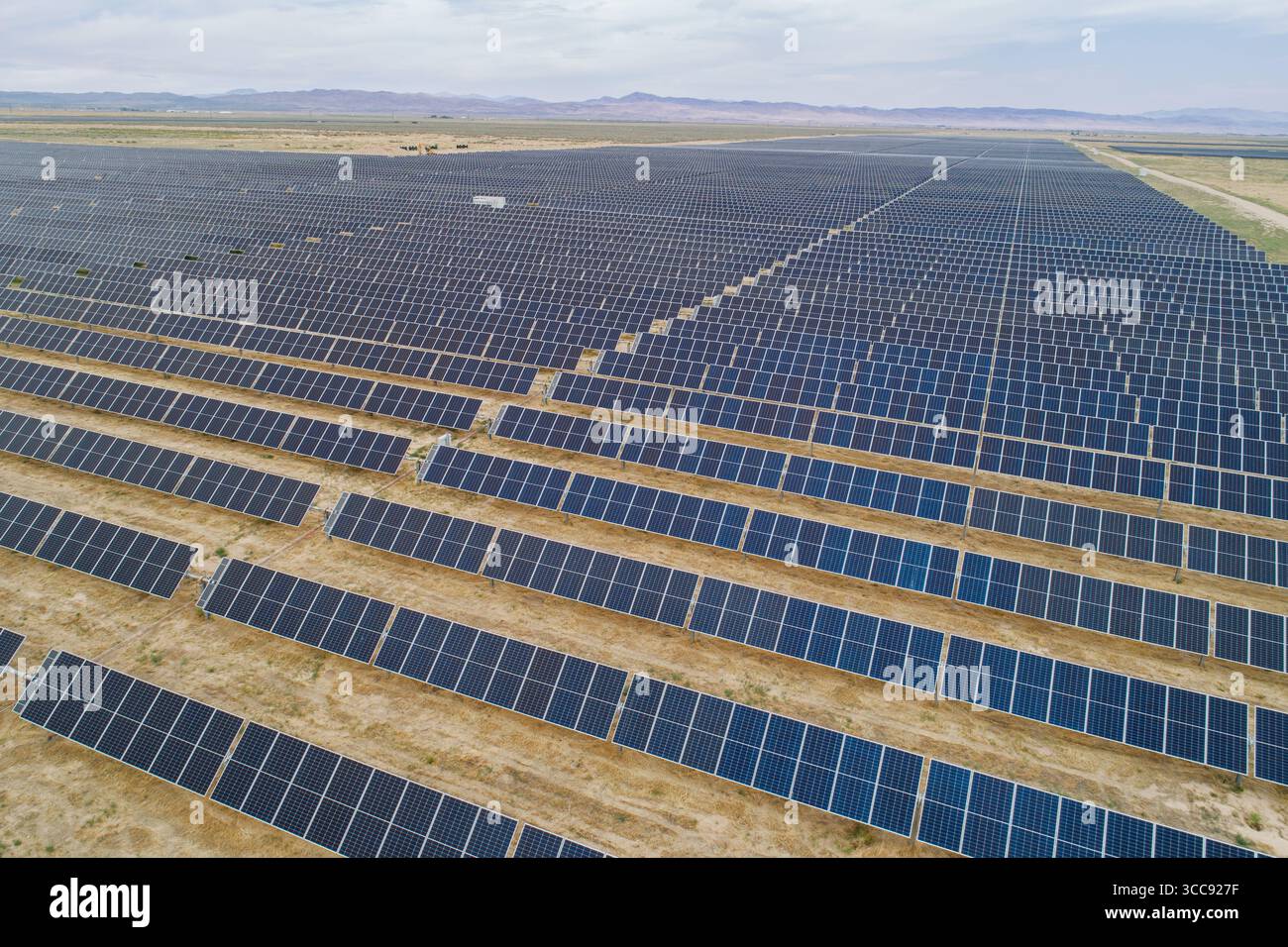 Field solar panels shown hi-res stock photography and images - Alamy
