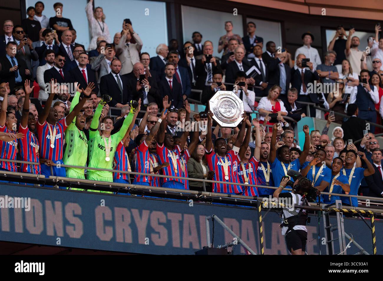 Crystal Palace celebrate their victory during the FA Community Shield ...