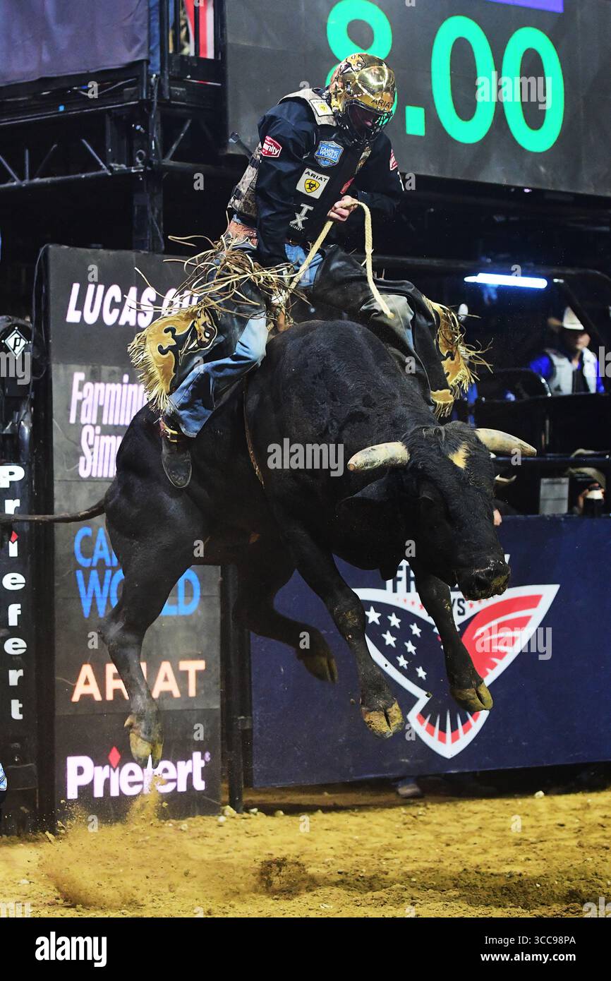 Brady Fielder, of the Texas Rattlers, rides Eyes On Me at the PBR Teams ...