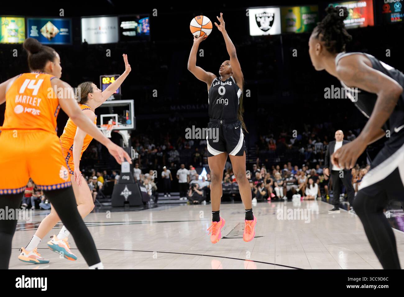 Las Vegas Aces guard Jackie Young (0) goes up to shoot in front of ...