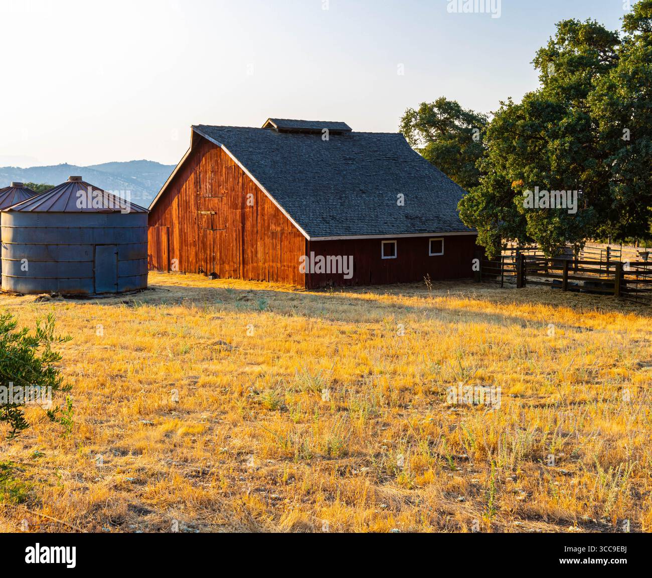 Red Barn and Cattle Ranch Below The Sierra Nevada Foothills of Rural ...