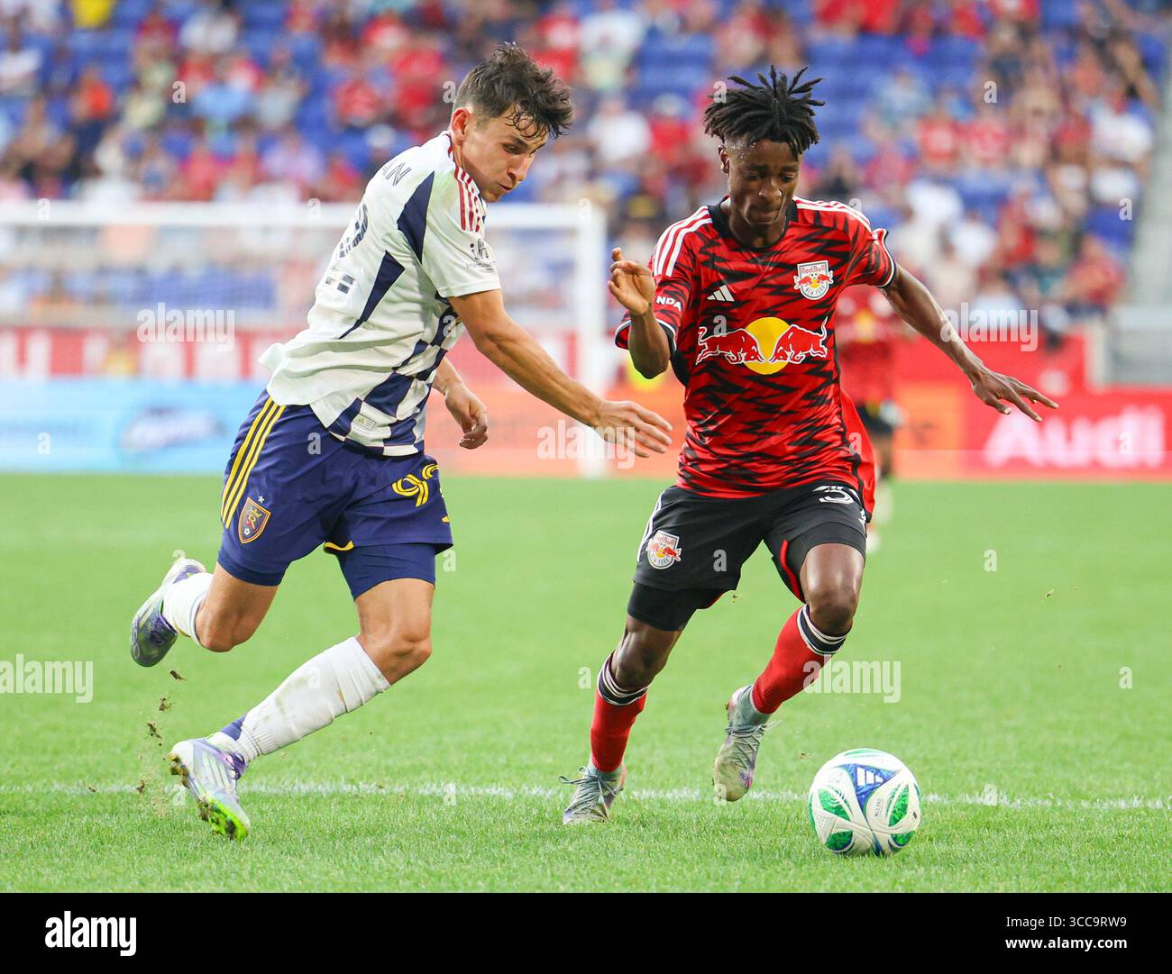 Noel Caliskan (midfielder, 92) and Mohammed Sofo (midfielder, 37) at ...