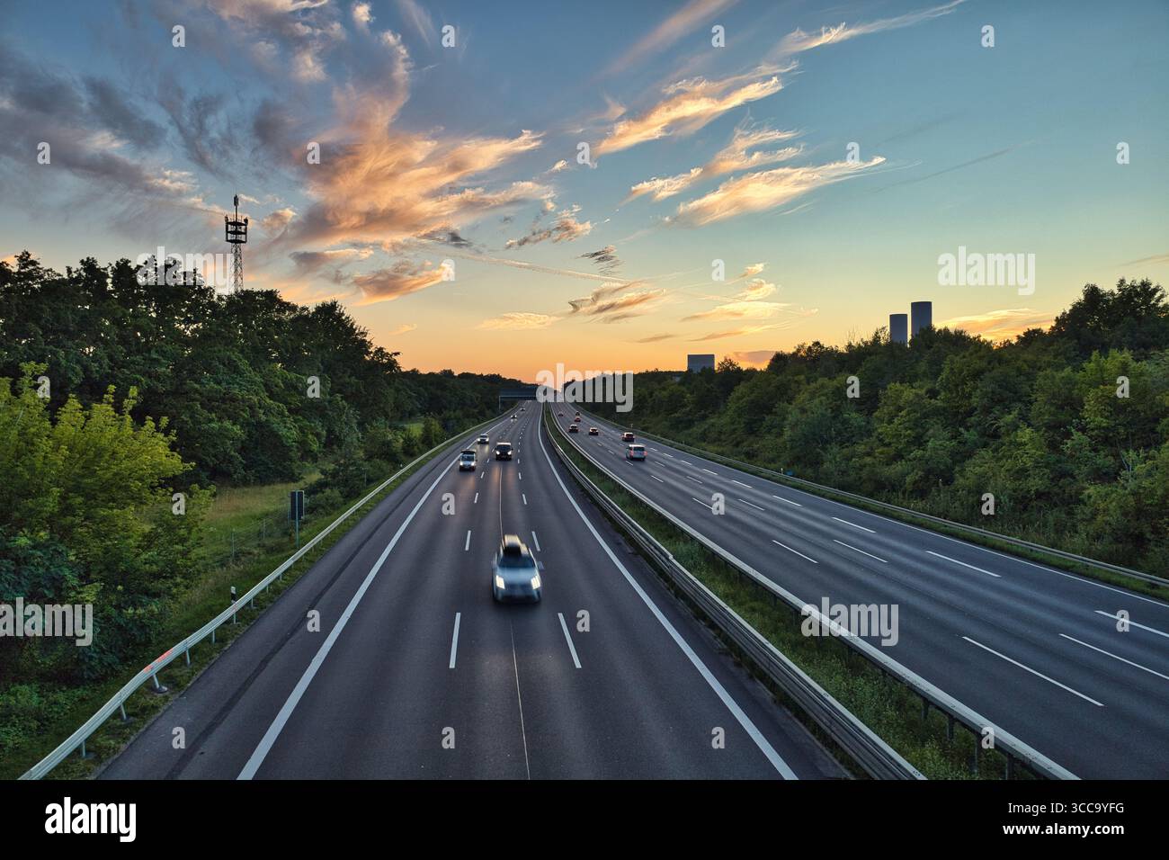 Langzeitbelichtung - Autobahn - Strasse - Traffic - Travel - Background ...