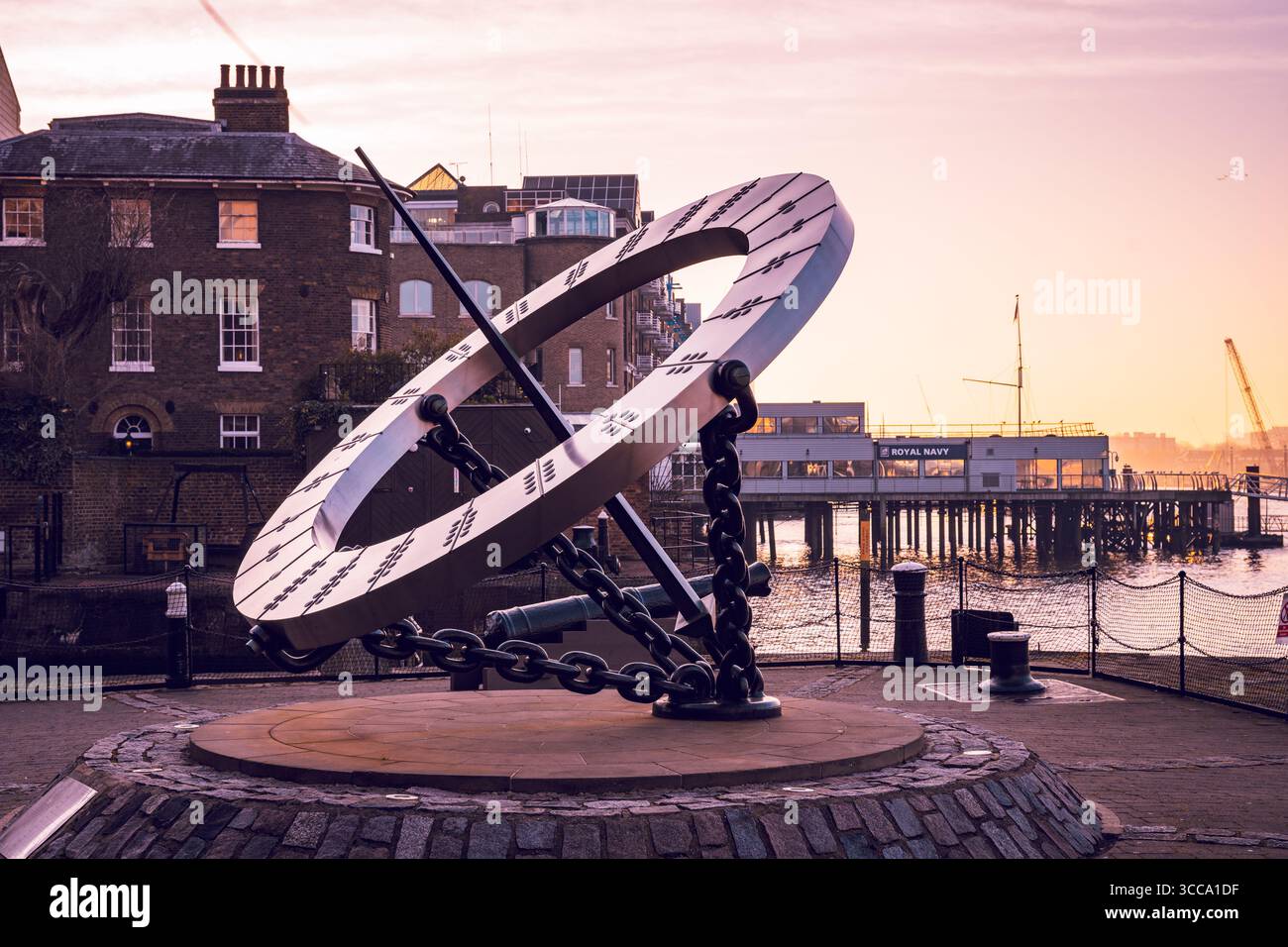Timepiece sundial tower bridge hi-res stock photography and images - Alamy