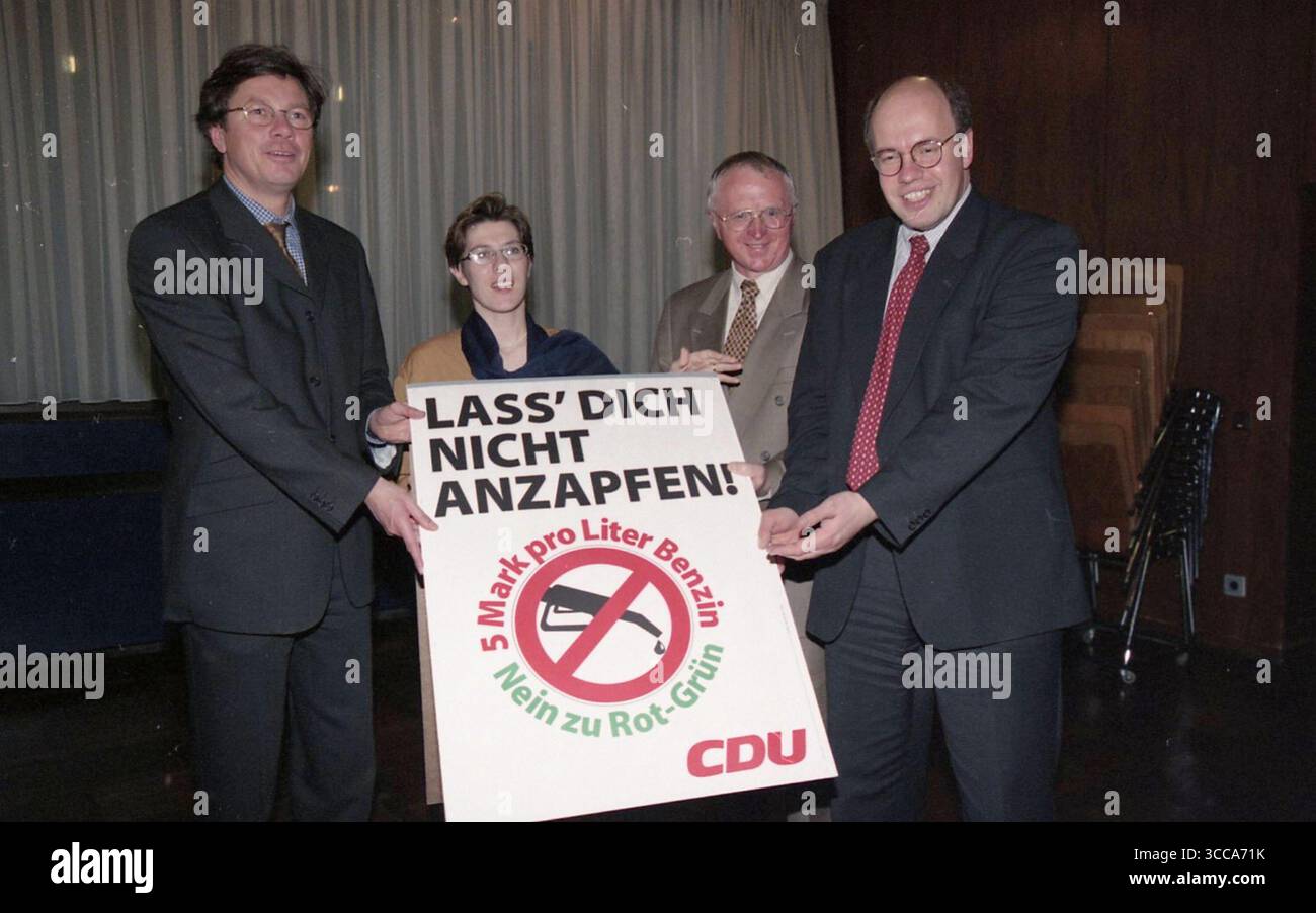 Vertreterversammlung der Saar CDU am 02.04.1998. Im Bild v.l.: Peter ...