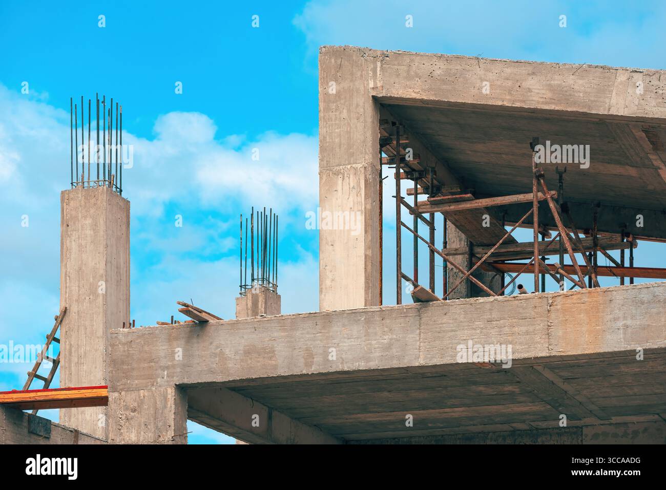 Scaffolding under concrete slab hi-res stock photography and images - Alamy