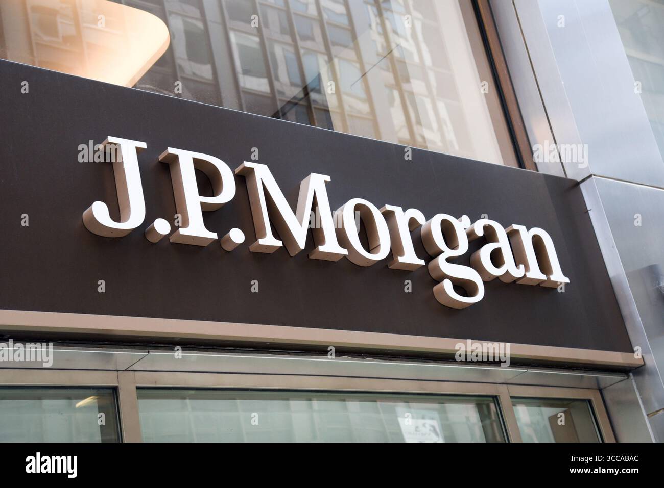 Storefrontm jpmorgan chase hi-res stock photography and images - Alamy