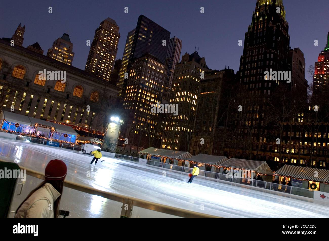 Christmas public ice skating hi-res stock photography and images - Alamy