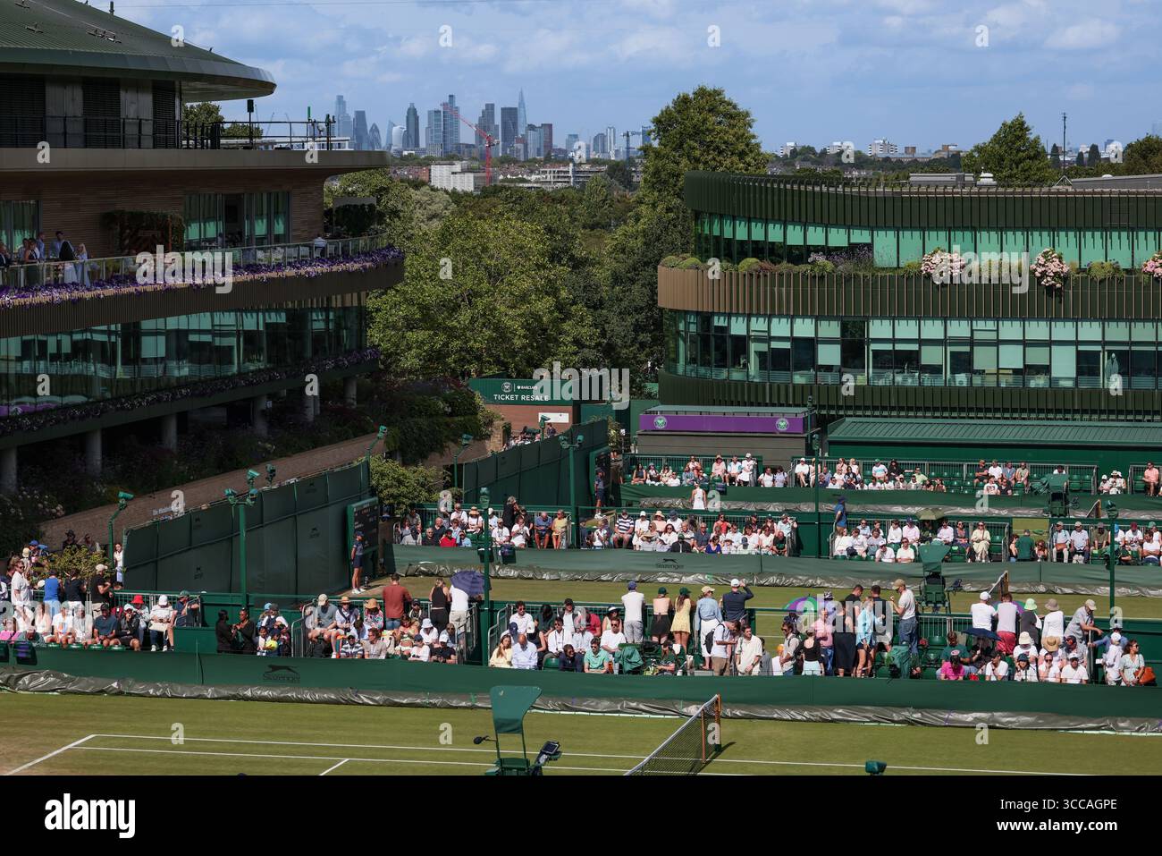 Wimbledon skyline people tennis hi-res stock photography and images - Alamy