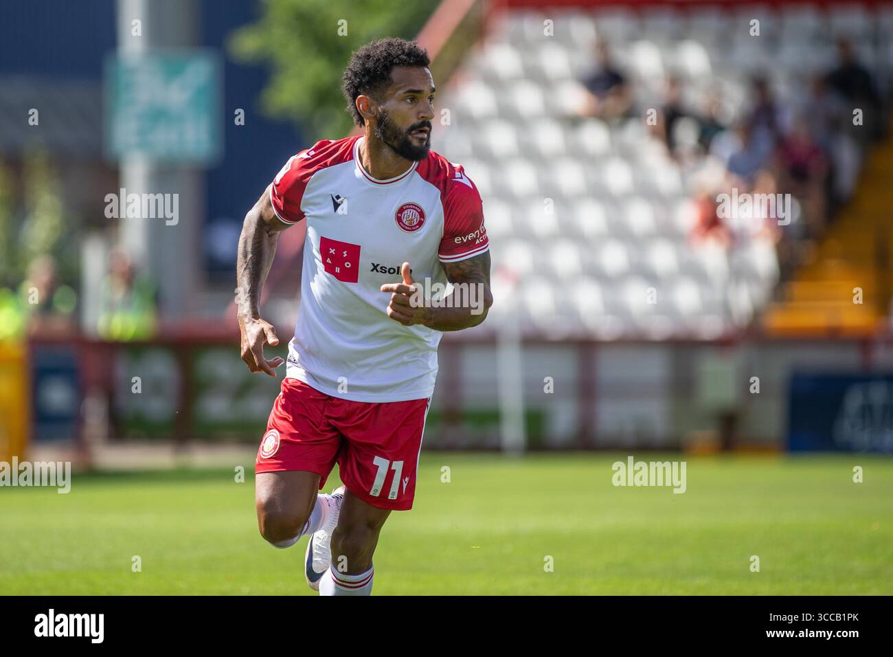 Footballer jordan roberts hi-res stock photography and images - Alamy