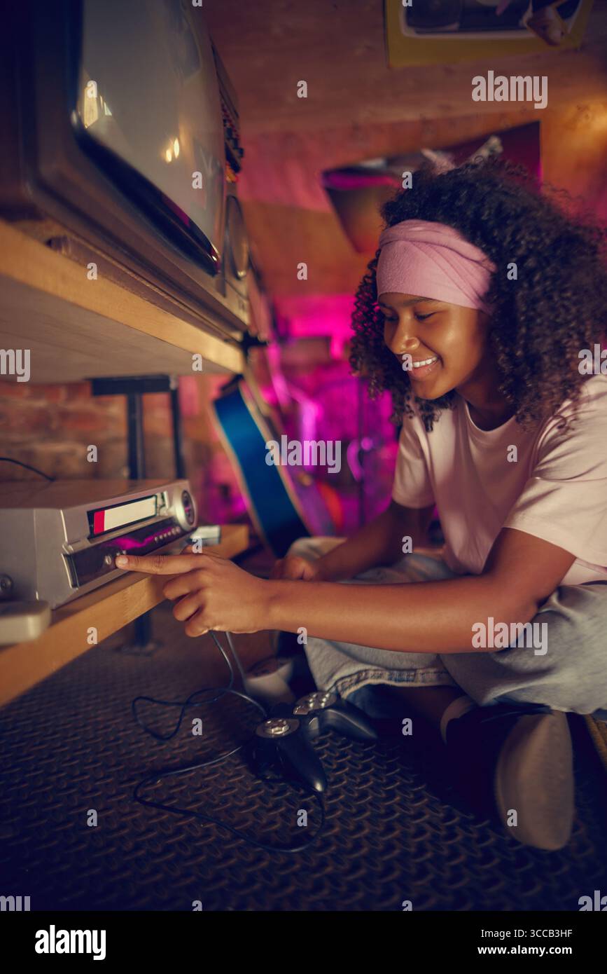 Teen player gaming console hi-res stock photography and images - Alamy