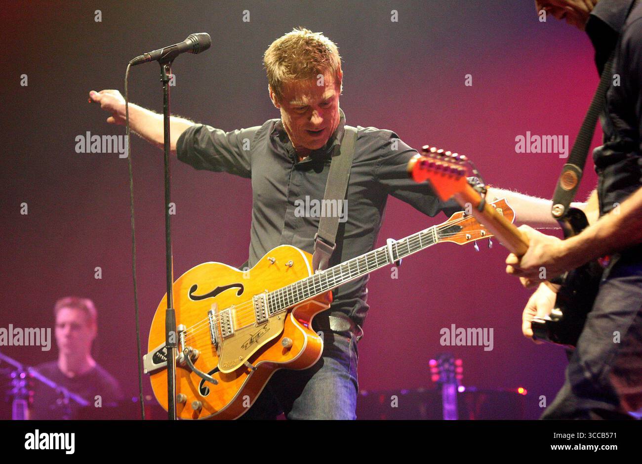 Bryan adams 2008 hi-res stock photography and images - Alamy