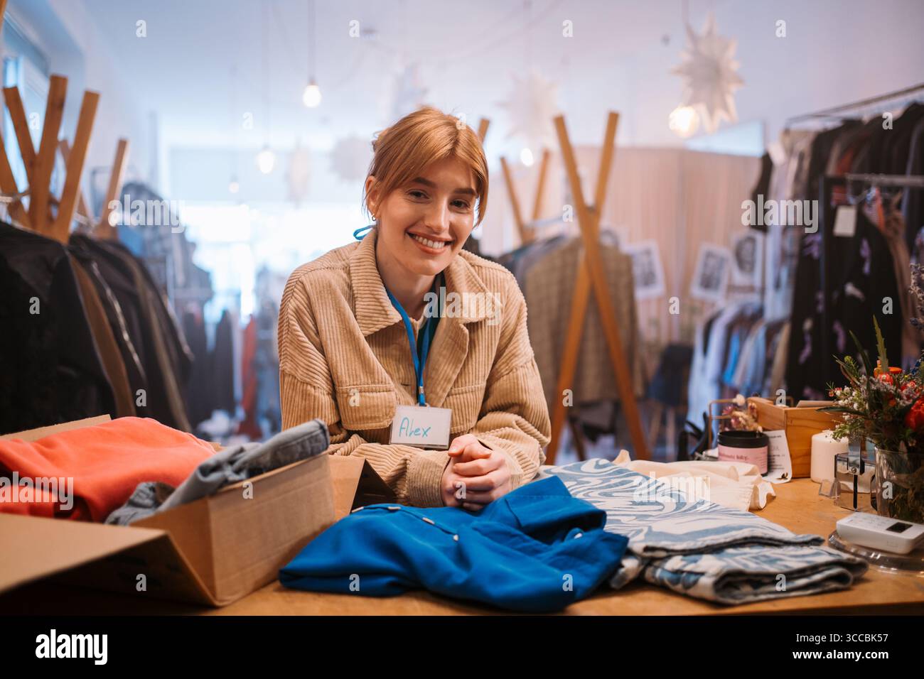 Customer service associate hi-res stock photography and images - Alamy
