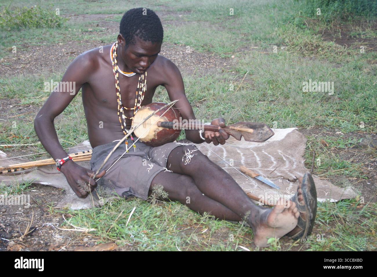 Lake eyasi music instrument hi-res stock photography and images - Alamy