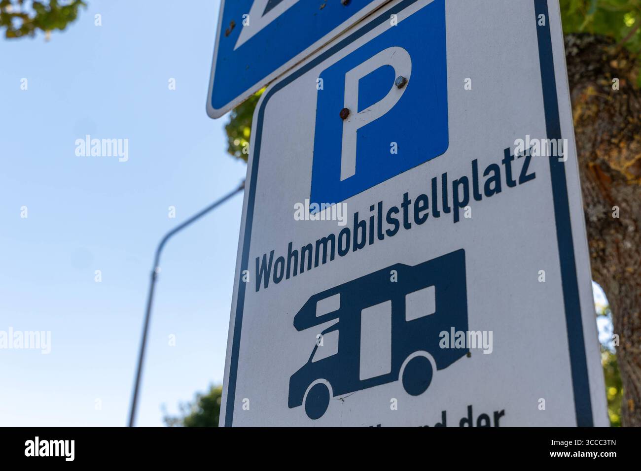 Verkehrszeichen Wohnmobilstellplatz 11.08.25, Selters: Symbolfoto ...