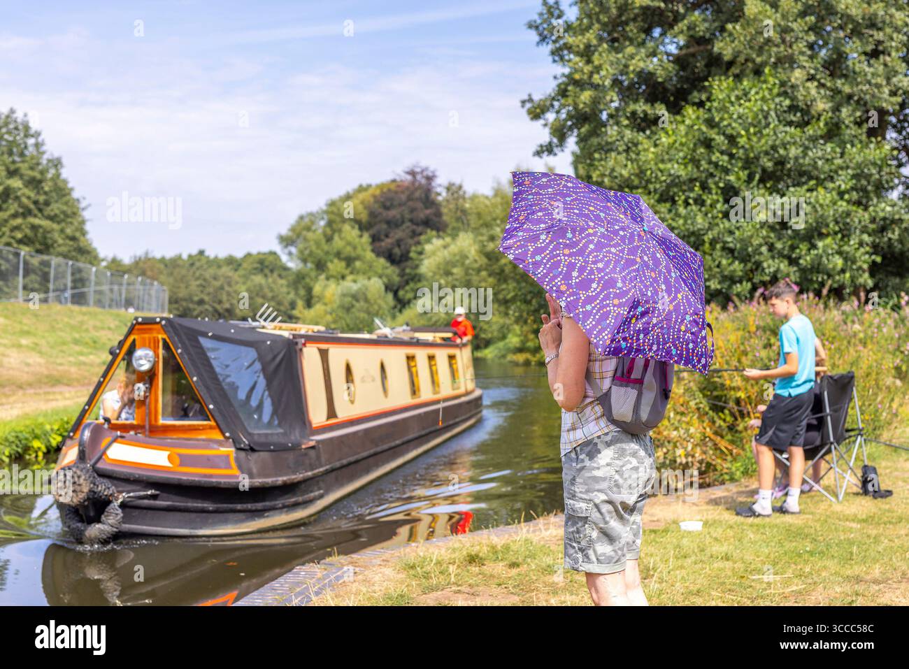 Kidderminster, UK. 11th August, 2025. UK weather: the summer heatwave ...