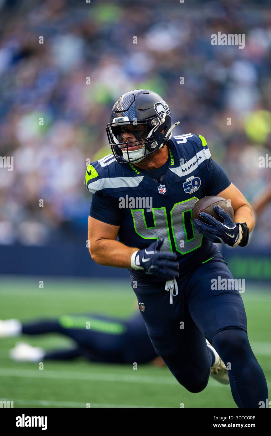 Seattle Seahawks fullback Robbie Ouzts (40) runs with the ball during ...