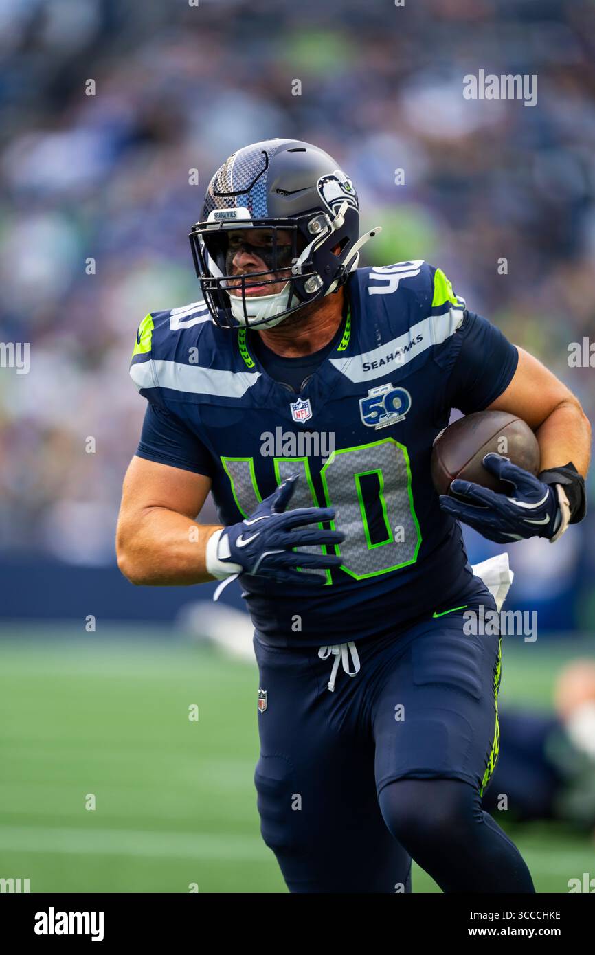 Seattle Seahawks fullback Robbie Ouzts (40) runs with the ball during ...